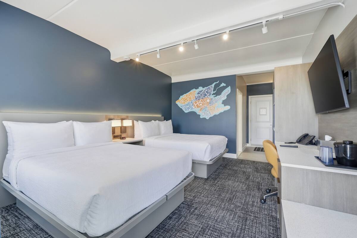 Quarto Standard, 2 camas de casal, varanda, vista para o porto | Secretária, Wi-fi grátis, roupa de cama fornecida 