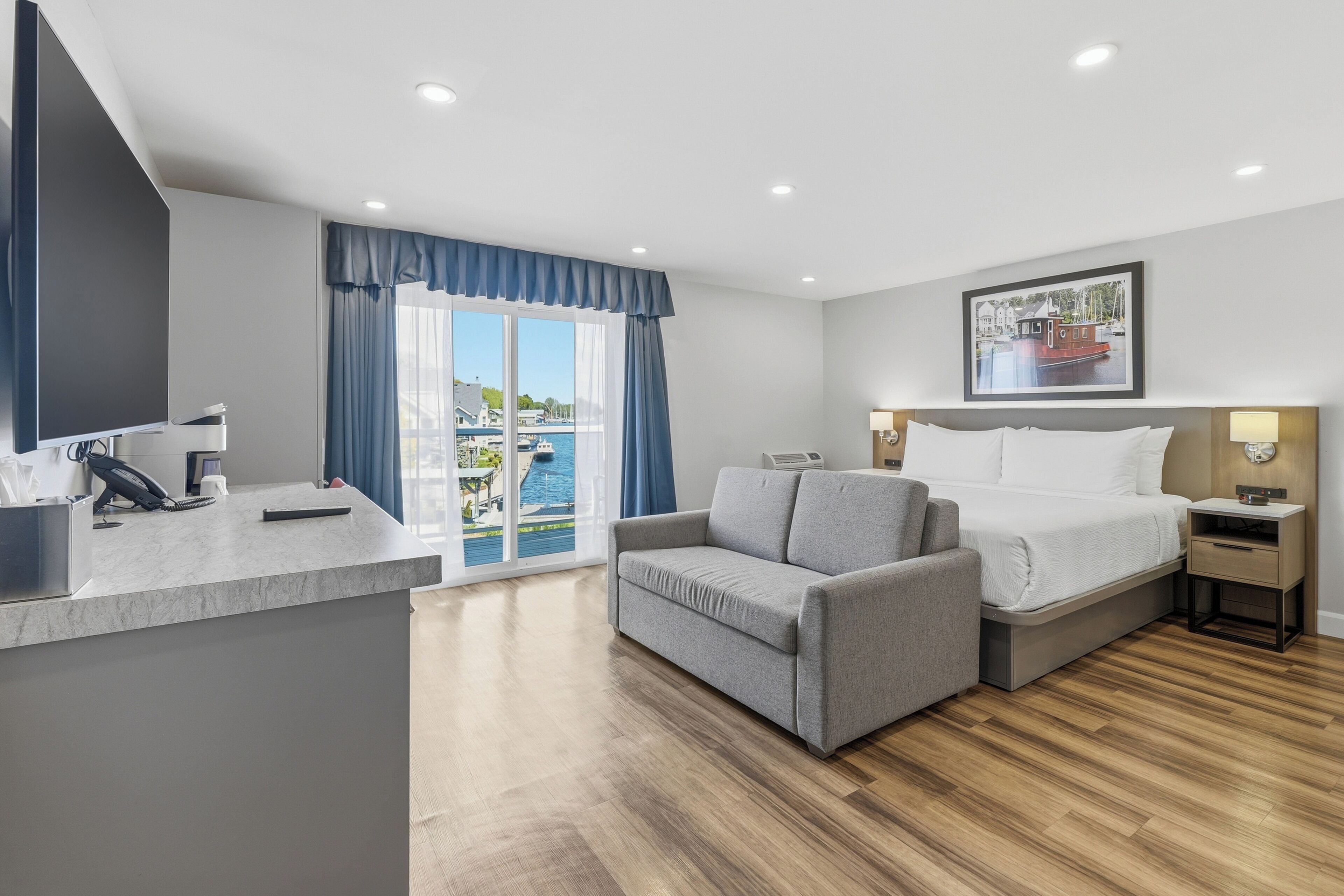 Quarto Individual, 1 cama king-size, vista para o porto | Secretária, Wi-fi grátis, roupa de cama fornecida 