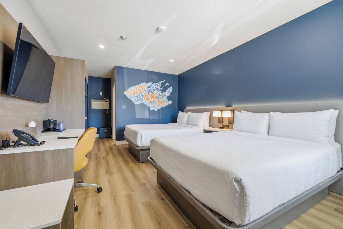 Quarto Standard, 2 camas queen-size, no rés do chão | Secretária, Wi-fi grátis, roupa de cama fornecida 