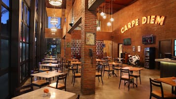 Café da manhã, almoço e jantar