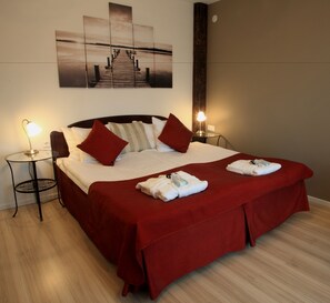 Quarto Duplo ou Twin Standard, varanda | Minibar, com decoração personalizada, com mobília individualizada 