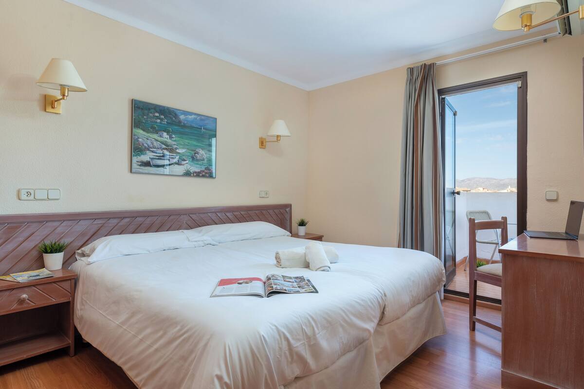Cofre no quarto, secretária 