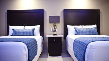 HABITACION DOBLE, 2 CAMAS DOBLES | Roupa de alta qualidade, secretária, cortinas/cortinados opacos