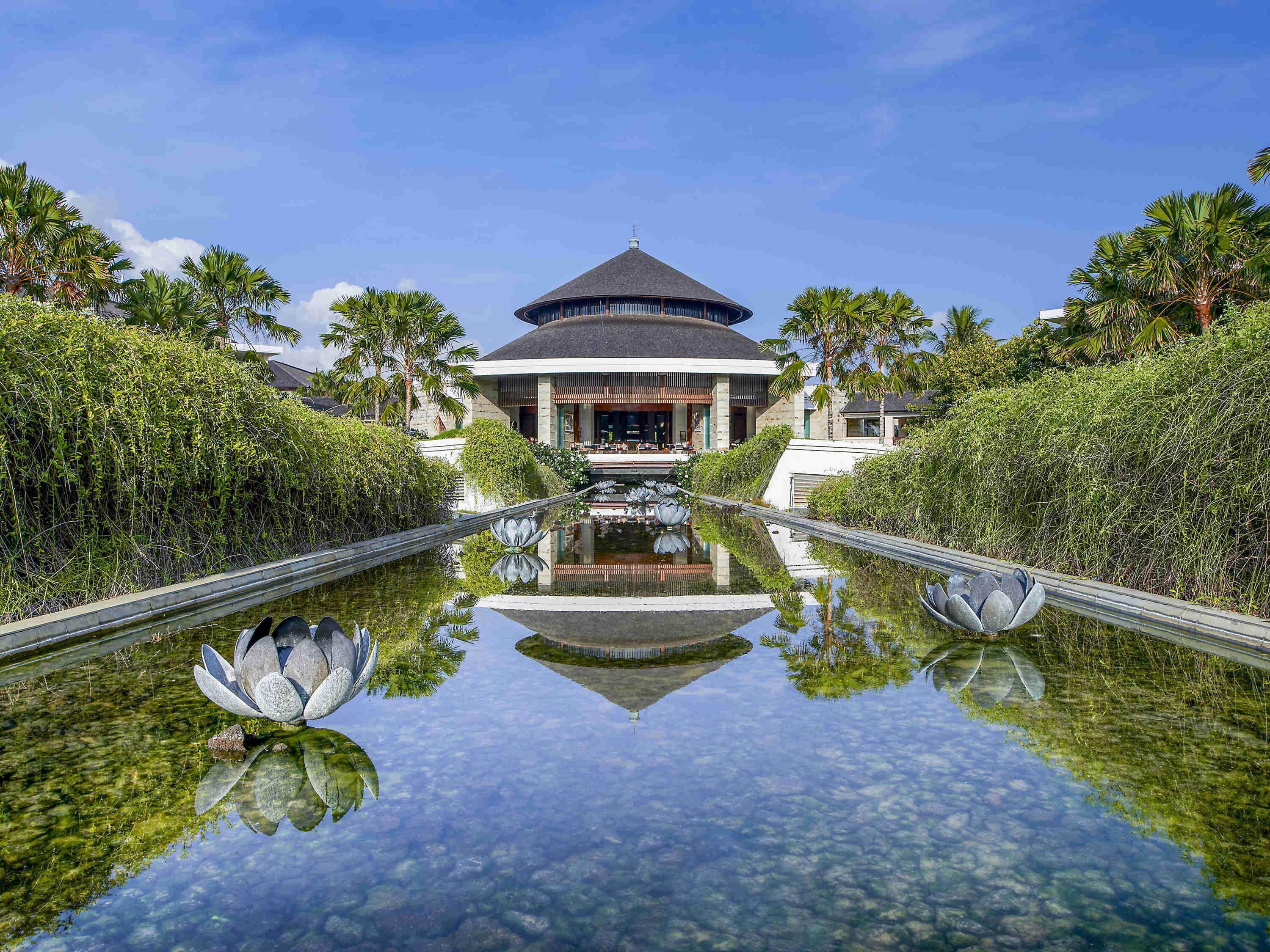 3 bares/lounges, um bar à beira da piscina, um bar junto à piscina 