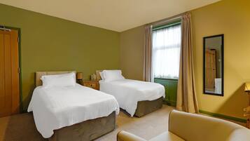 Quarto Twin Standard, 2 camas individuais | Secretária, ferro/tábua de engomar, Wi-fi grátis