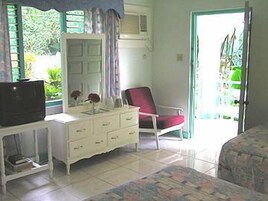 Quarto Duplo Standard | Sala de estar | Televisor 