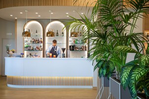 Restaurante ao ar livre, serve café da manhã, almoço e jantar 