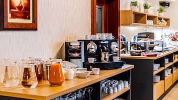 Café da manhã com buffet diário (CZK 150 por pessoa)