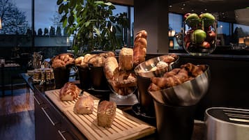 Pequeno-almoço tipo buffet diário (17.00 CHF por pessoa)