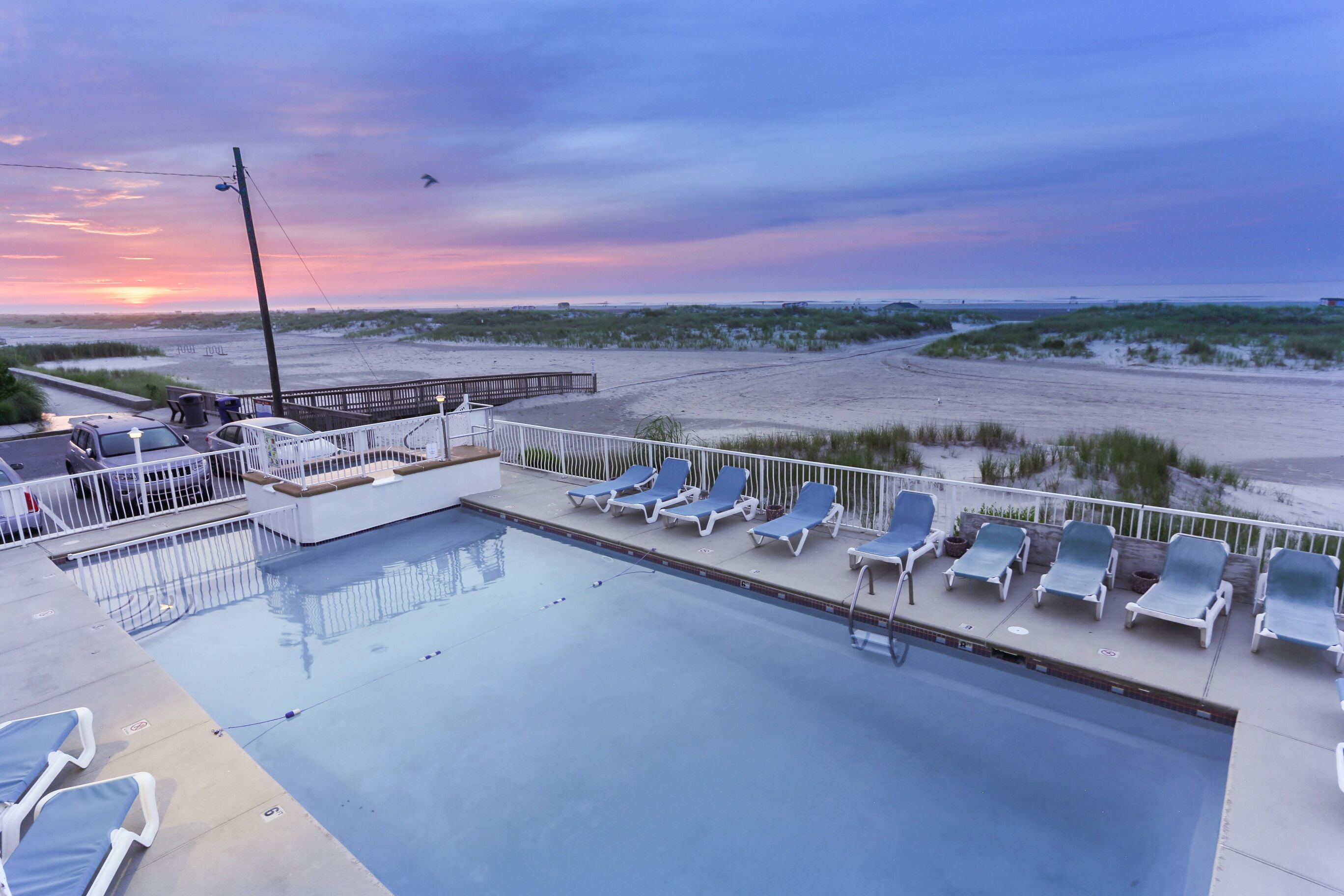 Piscina exterior sazonal, espreguiçadeiras 