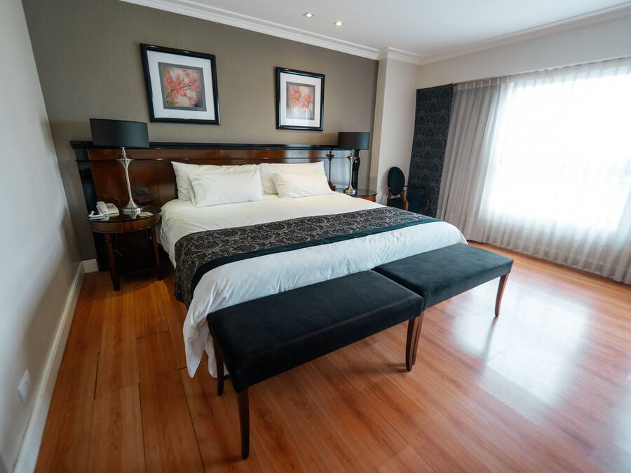 Premier Doble Matrimonial | Minibar, cofre no quarto, secretária