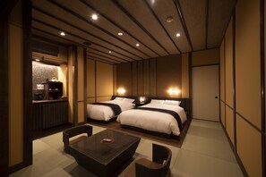 Roupas de cama premium, edredons de pluma, cofres nos quartos