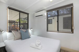 Cortinas blackout, Wi-Fi de cortesia, roupa de cama