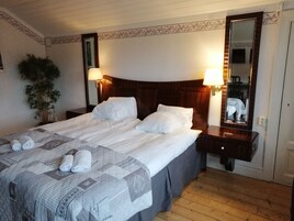 Quarto Familiar (Economy) | Com decoração personalizada, com mobília individualizada, secretária 