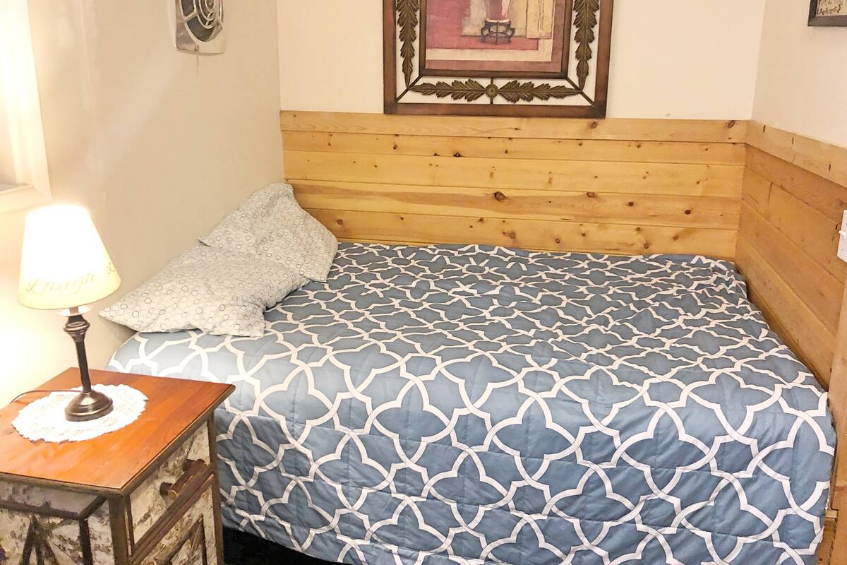 Dormitório compartilhado básico, 1 quarto, banheiro compartilhado | Wi-Fi de cortesia, roupa de cama