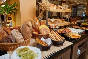 Pequeno-almoço tipo buffet diário incluído