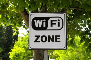 Placa indicando uma zona de Wi-Fi.