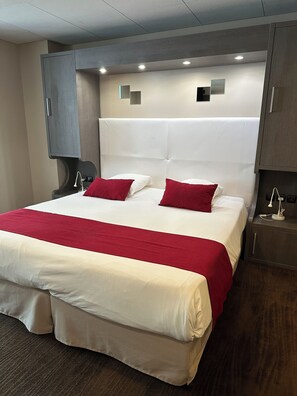 Quarto casal | Frigobar, cofres nos quartos, escrivaninha, berços grátis