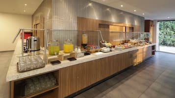 Café da manhã continental grátis todos os dias