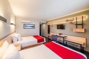 Quarto, 2 camas de casal | Secretária, ferro/tábua de engomar, Wi-fi grátis 