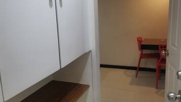 Regular Garage | Área de estar | TV