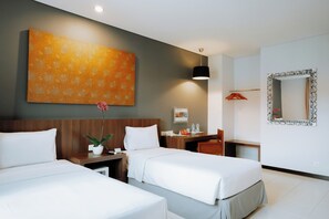 Quarto Deluxe | Cofre no quarto, secretária 