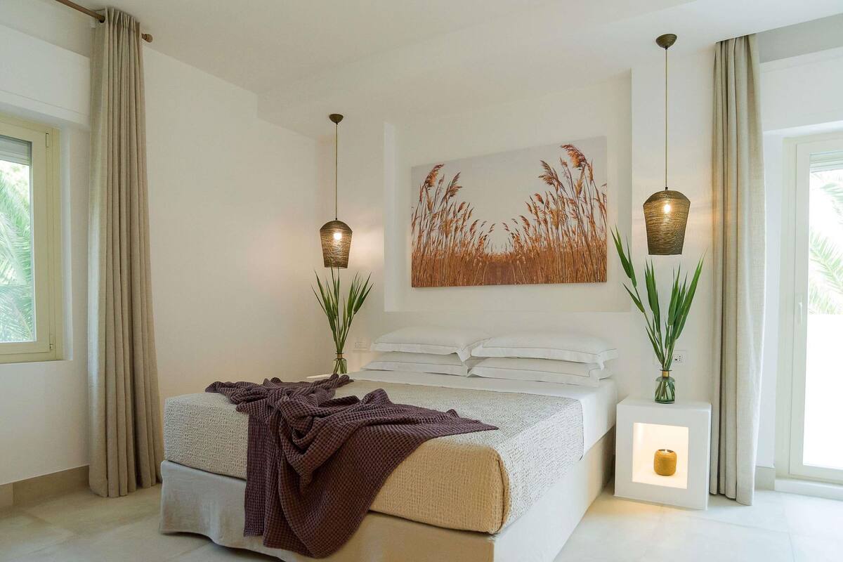 Suíte família, 1 cama King, vista para o jardim | Frigobar, cofres nos quartos, escrivaninha, quartos à prova de som