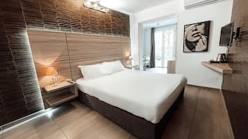 Quarto casal superior, terraço | Frigobar, cofres nos quartos, escrivaninha, quartos à prova de som
