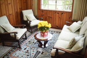 Área de estar no saguão