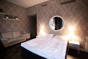 Quarto Duplo Superior | Minibar, secretária, Wi-fi grátis, roupa de cama fornecida 