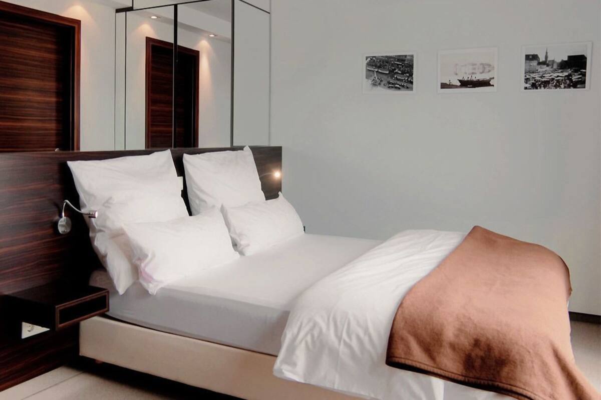 Apartamento conforto (Plus) | Cofres nos quartos, escrivaninha, cortinas blackout