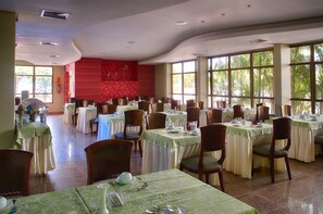 Pequeno-almoço tipo buffet diário incluído 