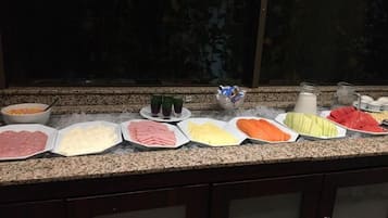 Café da manhã com buffet grátis todos os dias