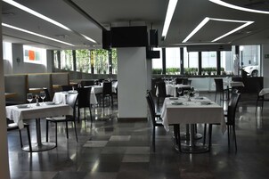 Pequenos-almoços, almoços e jantares servidos 