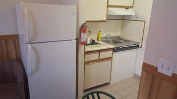 Estúdio | Cozinha privada | Um frigorífico, um micro-ondas (a pedido), uma cafeteira/bule