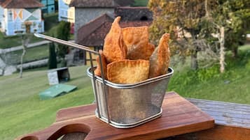 3 restaurantes, pequenos-almoços servidos, cozinha brasileira