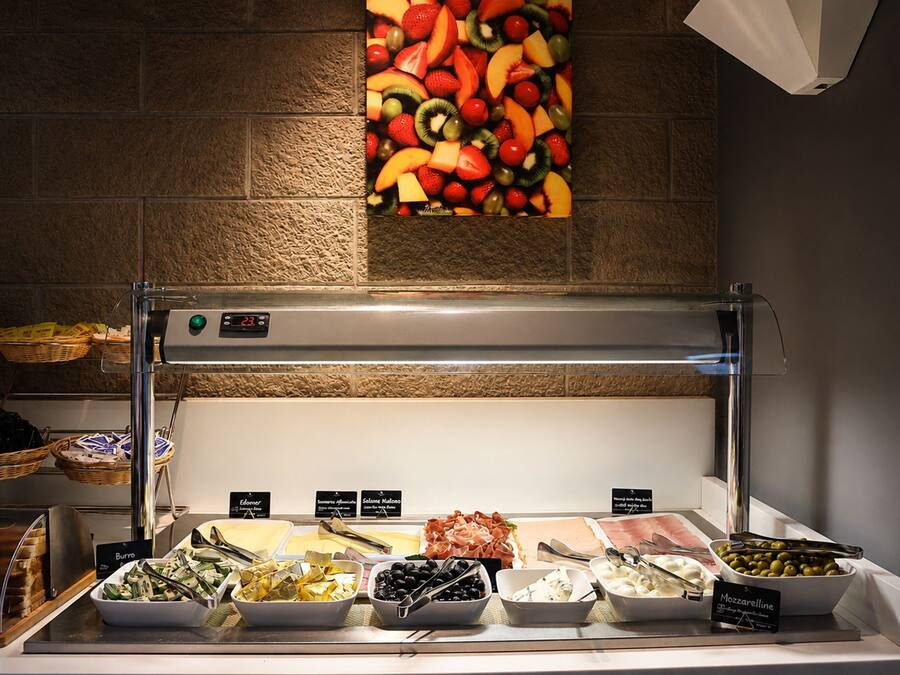 Café da manhã com buffet todos os dias mediante uma taxa