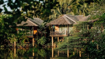 Grand Pond View Cottage (Adults Only) | Vista do quarto