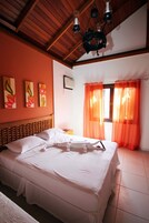 Suíte conjugada (2 quartos e 1 banheiro) sêxtuplo | Individualmente decorados, individualmente mobiliados, escrivaninha