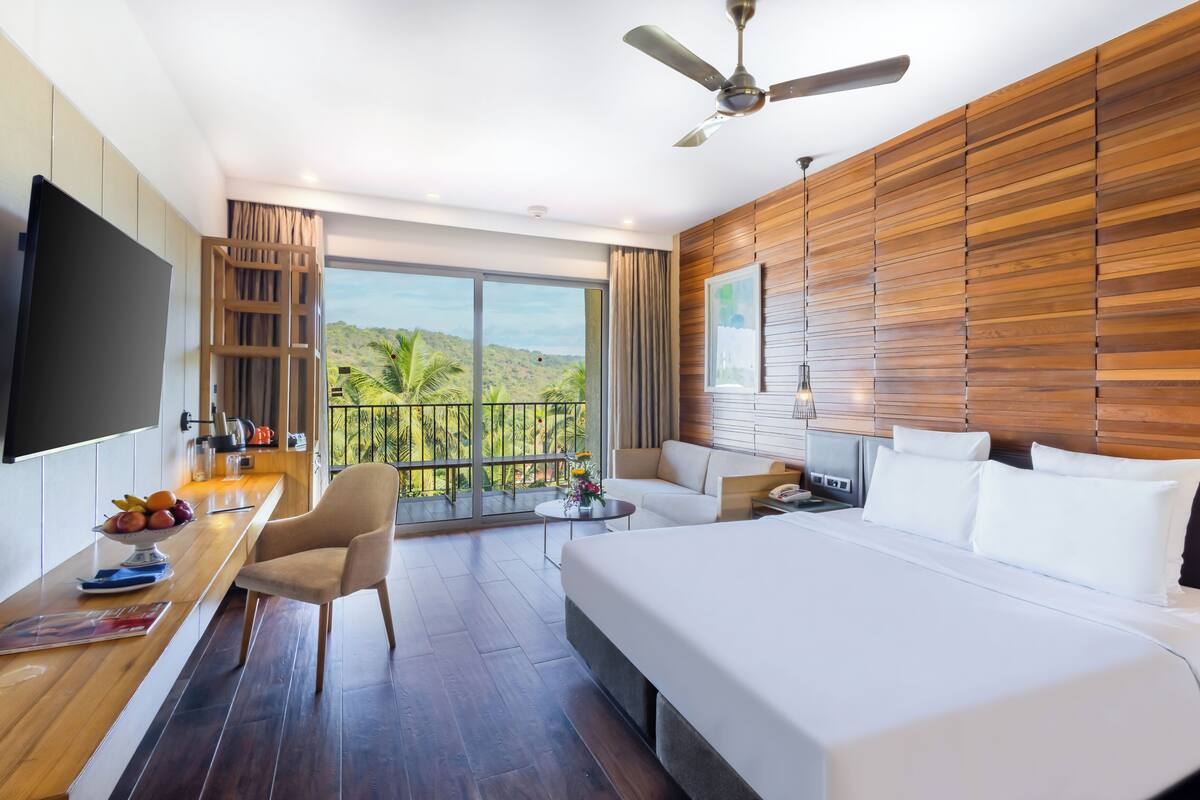 Quarto de Luxo, 1 cama king-size | Roupa de alta qualidade, camas de colchão pillowtop, minibar 