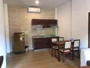 Pool Side Villa | Cozinha privada | Um frigorífico