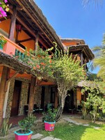 Frigobar, cofres nos quartos, escrivaninha, quartos à prova de som