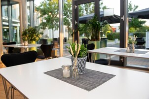 Pequenos-almoços, almoços, jantares servidos, cozinha regional 