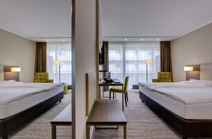 Cofre com capacidade para portátil, secretária 