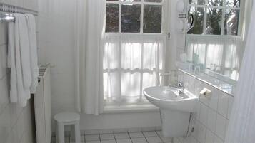 Um polibã, artigos de higiene pessoal grátis, toalhas fornecidas