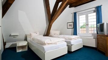 Quarto Duplo Superior | Cofre no quarto, com decoração personalizada, secretária