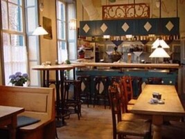 Almoços e jantares servidos, incluindo cozinha regional 