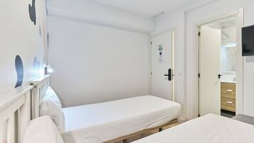 Quarto Económico | Roupa de alta qualidade, Wi-fi grátis, roupa de cama fornecida