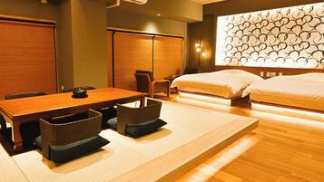 Quarto, para fumantes (Twin Bedroom,Semi-Open-Air Bath Sauna) | 1 quarto, edredons de pluma, cofres nos quartos, cortinas blackout