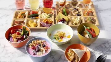 Café da manhã com buffet todos os dias mediante uma taxa